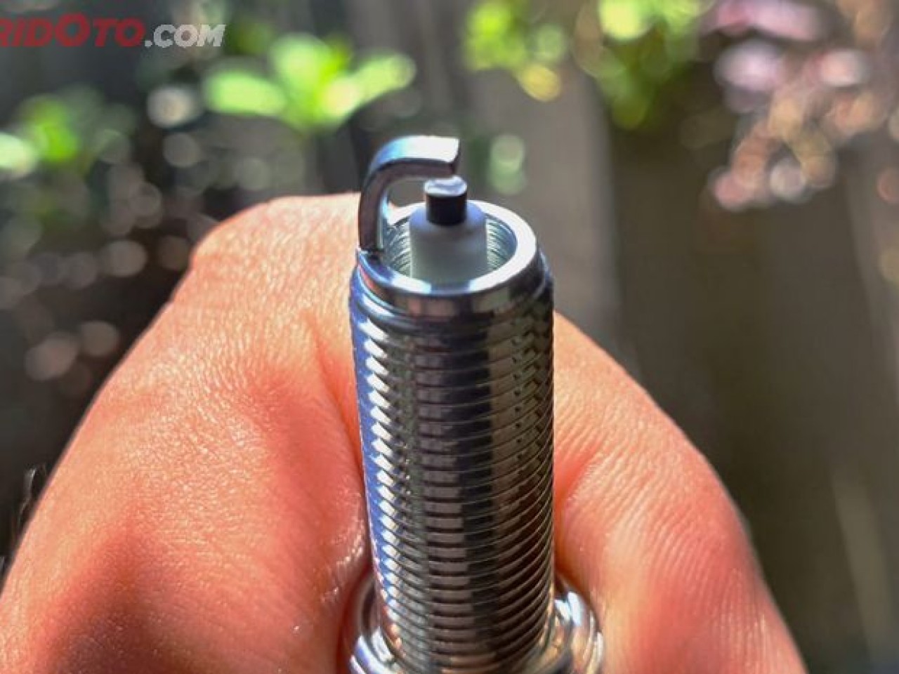 GridOto.com - Busi merupakan komponen yang bekerja memercikan bunga api ...